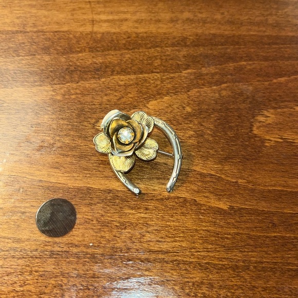 Jewelry | Gold Flower Pin | Poshmark